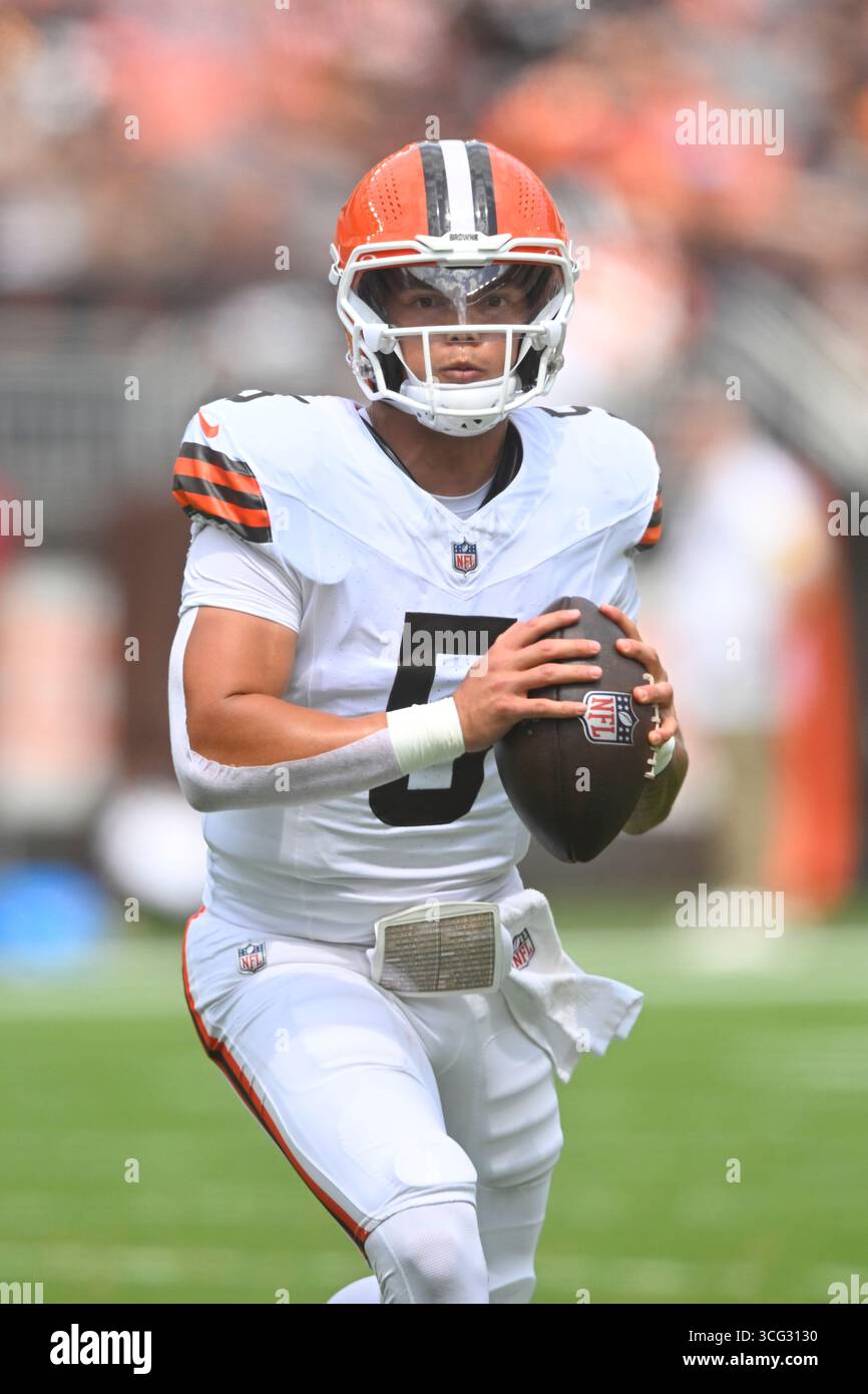 Cleveland Browns quarterback Dillon Gabriel (5) looks to pass during an ...
