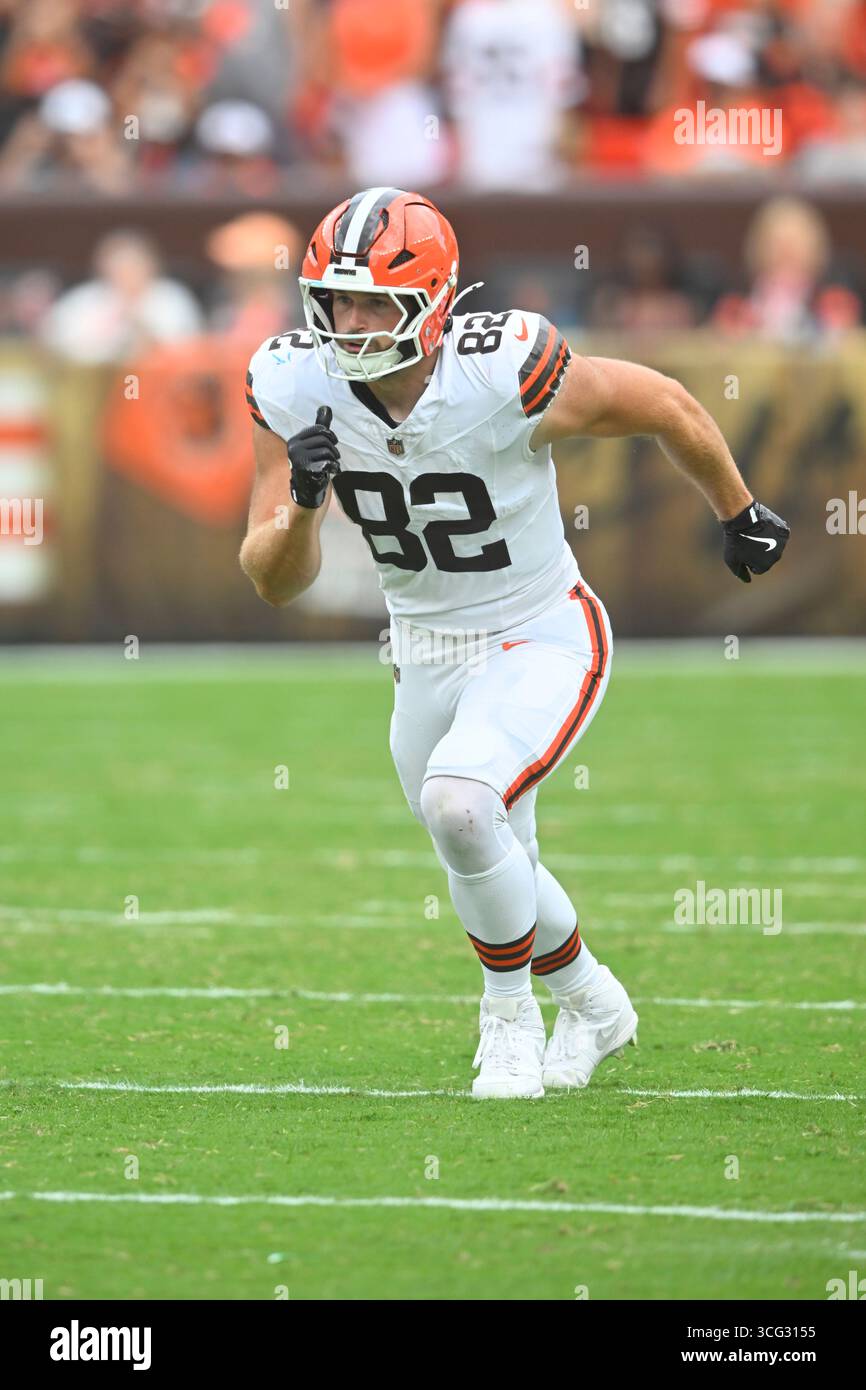 Cleveland Browns tight end Brenden Bates (82) runs a route during an ...