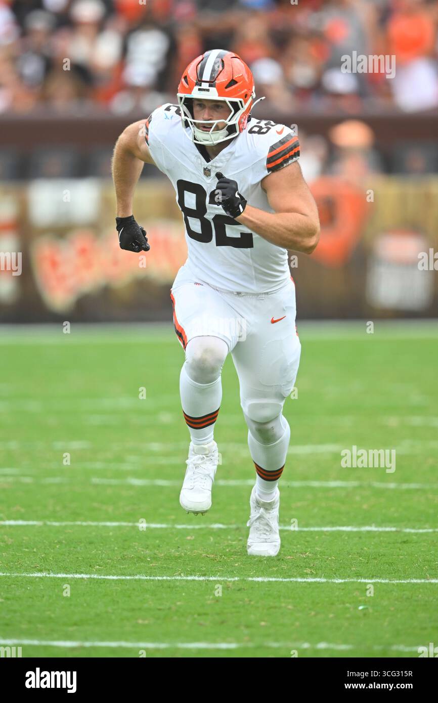 Cleveland Browns tight end Brenden Bates (82) runs a route during an ...