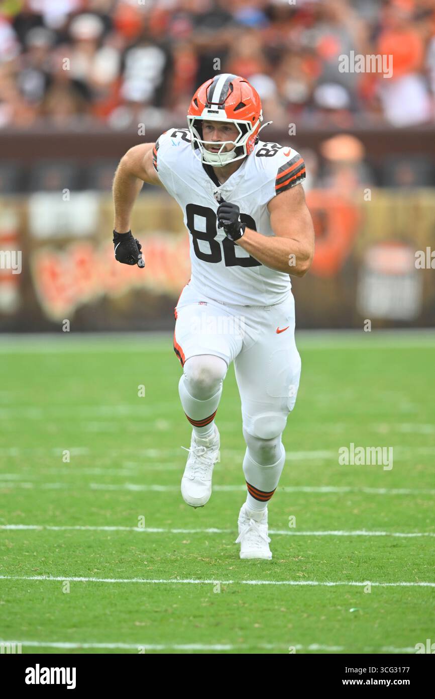 Cleveland Browns tight end Brenden Bates (82) runs a route during an ...