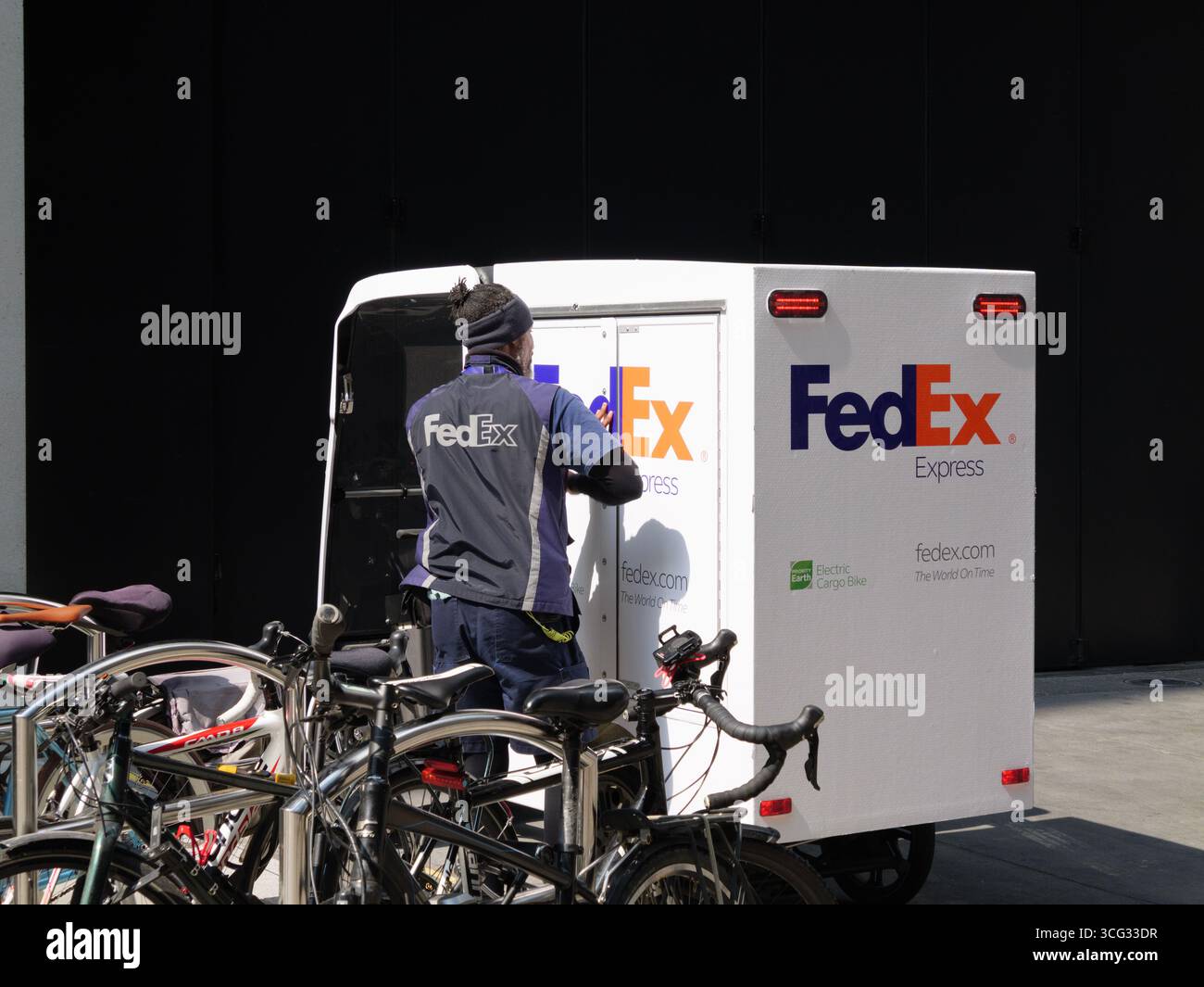 Uk fedex hi-res stock photography and images - Alamy