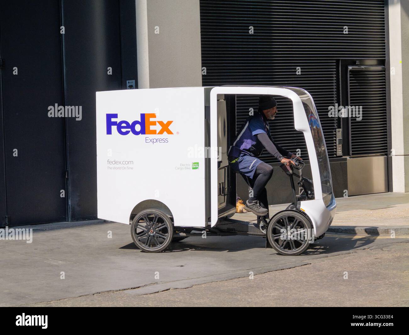 Uk fedex hi-res stock photography and images - Alamy