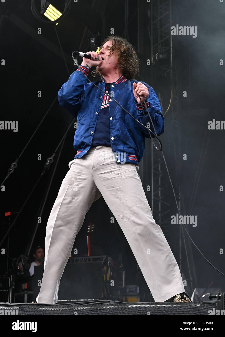 ***Editorial Use Only*** The Pigeon Detectives (Matt Bowman) on stage ...