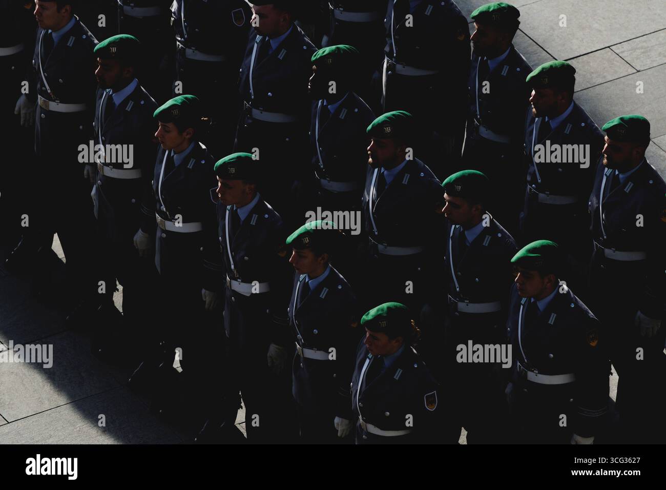 Soldiers of the guard battalion stand out during military honors in ...