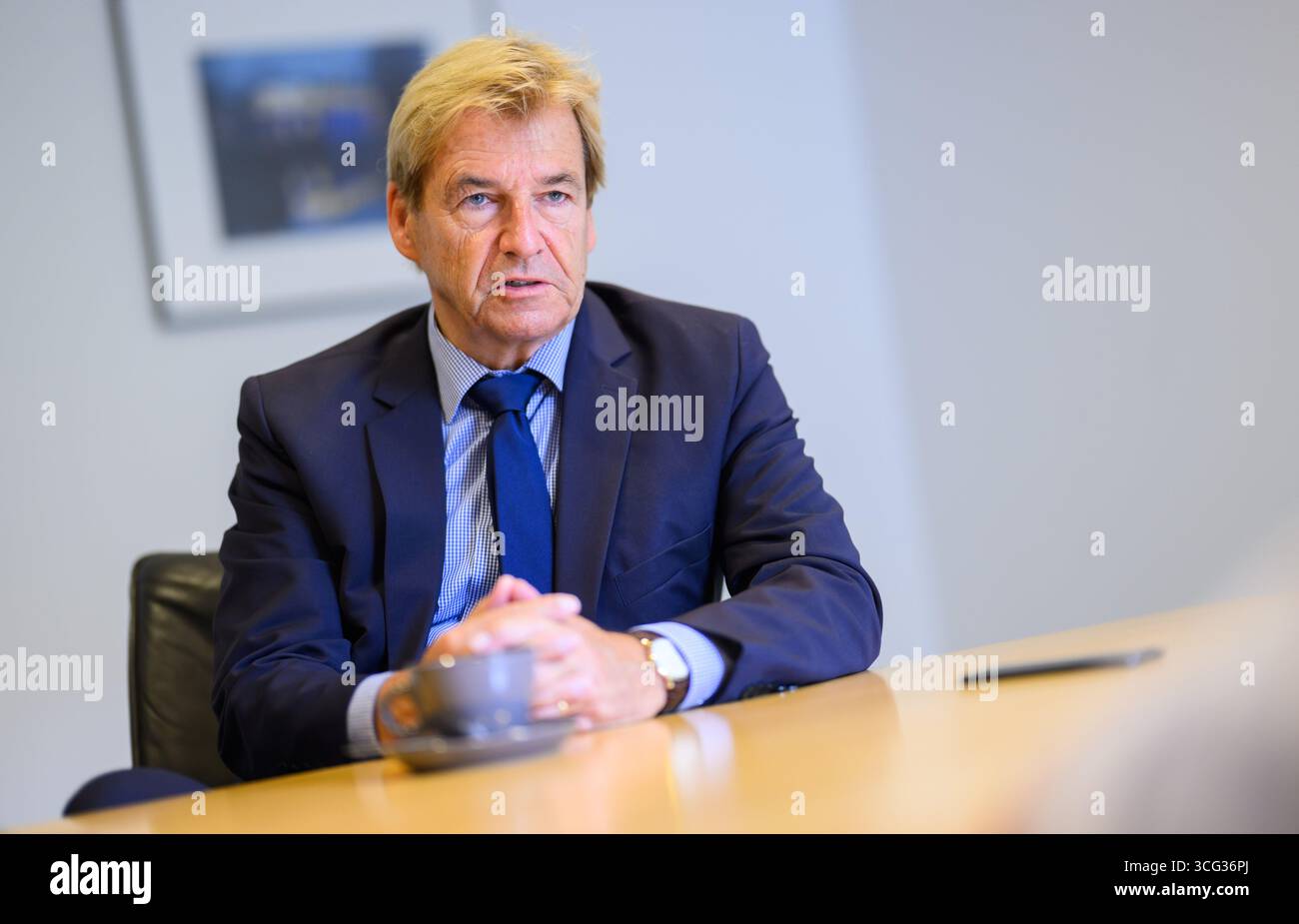 PRODUCTION - 22 August 2025, Lower Saxony, Hanover: Volker Schmidt ...
