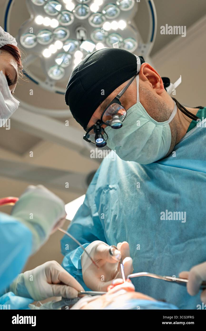 Surgeons uniform perform operation hi-res stock photography and images ...