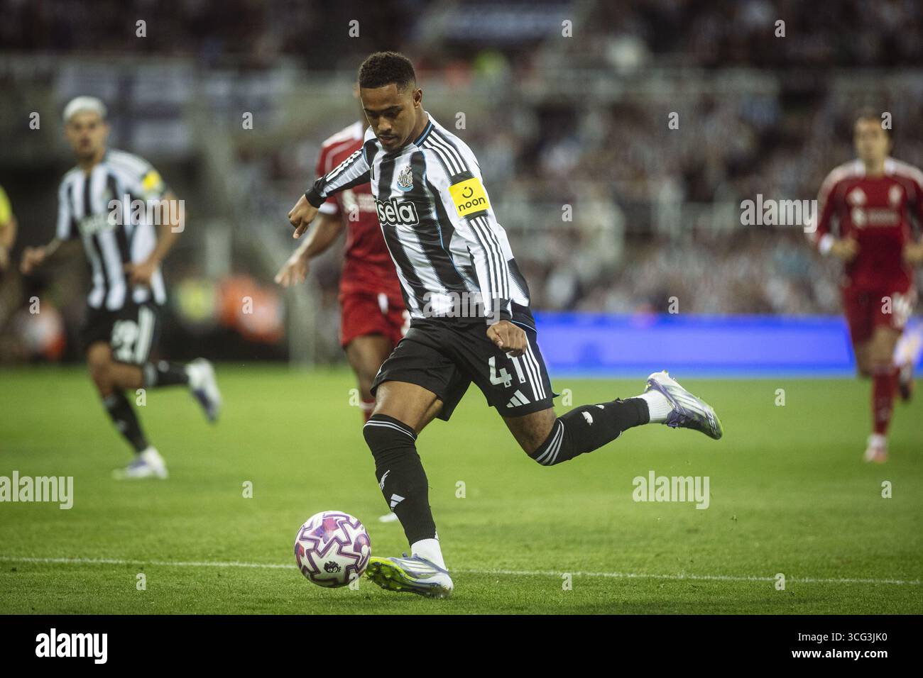 Newcastle Upon Tyne, UK. 25th Aug, 2025. Jacob Ramsey of Newcastle ...