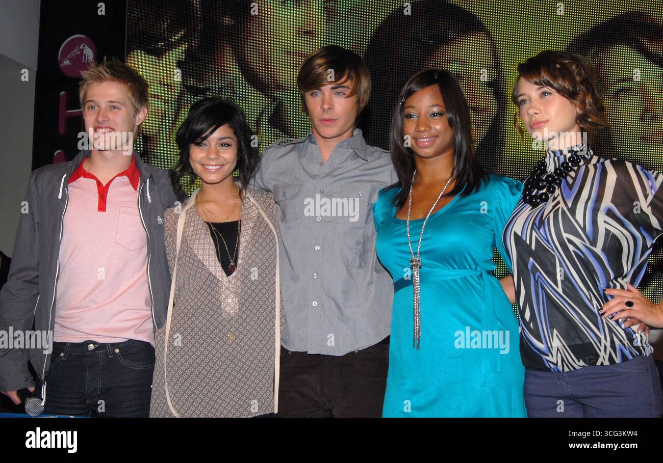 Lucas Grabeel, Vanessa Hudgens, Zac Efron, Monique Coleman and Olesya ...