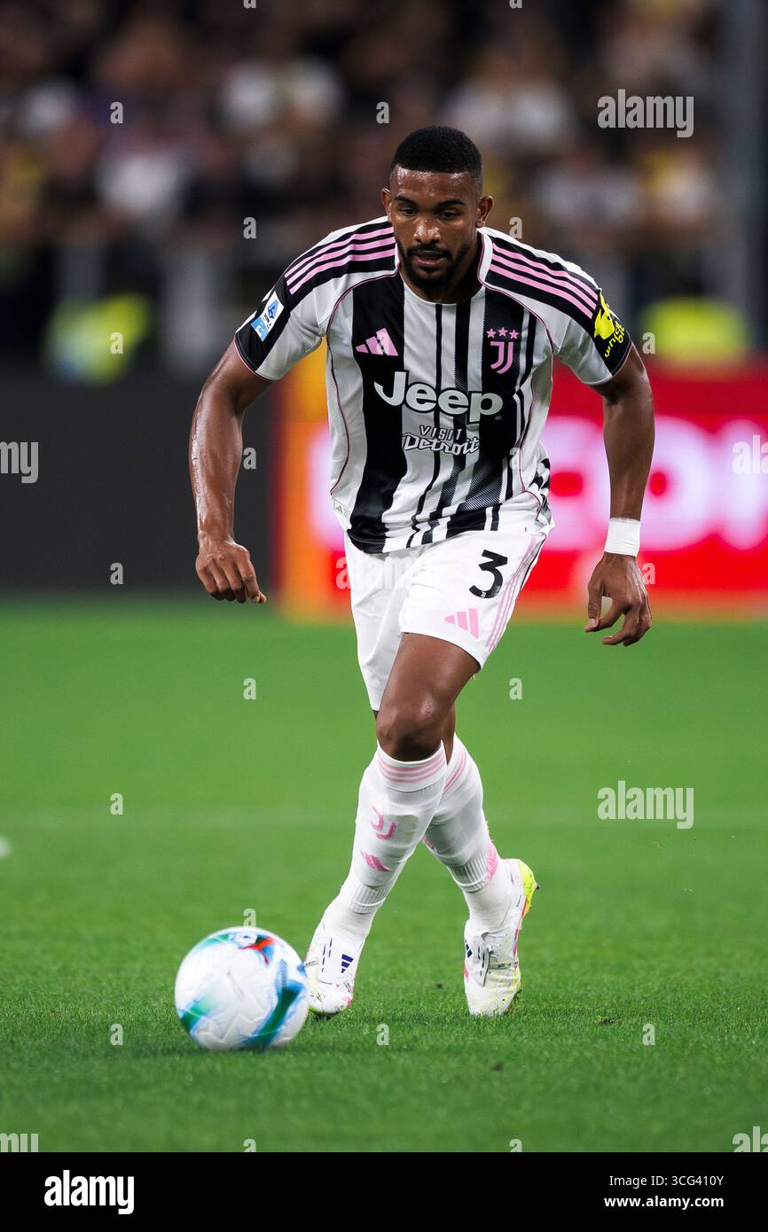 Gleison Bremer of Juventus FC in action during the Serie A football ...