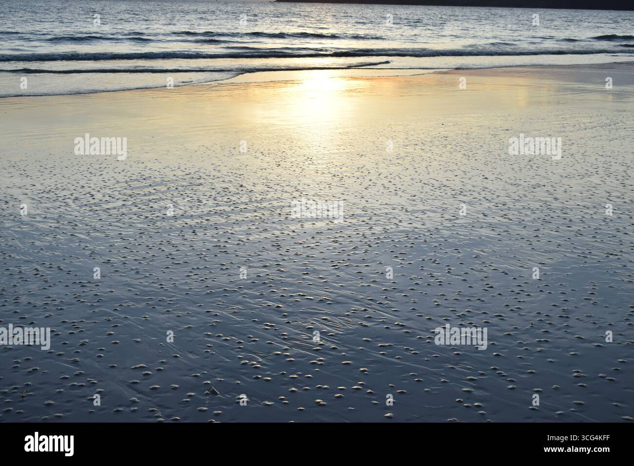 Closeup sunset sea waves hi-res stock photography and images - Alamy