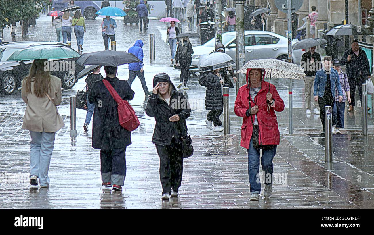 Glasgow, Scotland, UK. 26th August, 2025. UK Weather: Summer ...