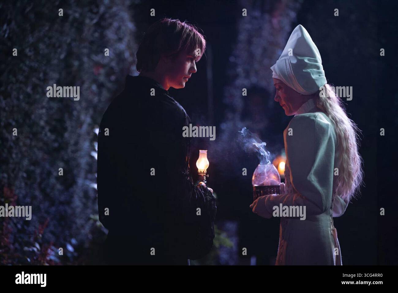 Maika monroe emma corrin hi-res stock photography and images - Alamy