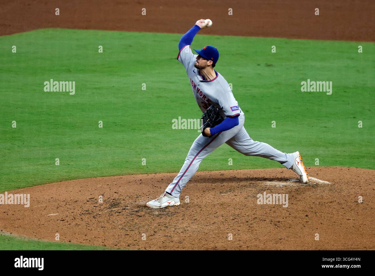 New York Mets pitcher Clay Holmes throws during the fifth inning of a ...