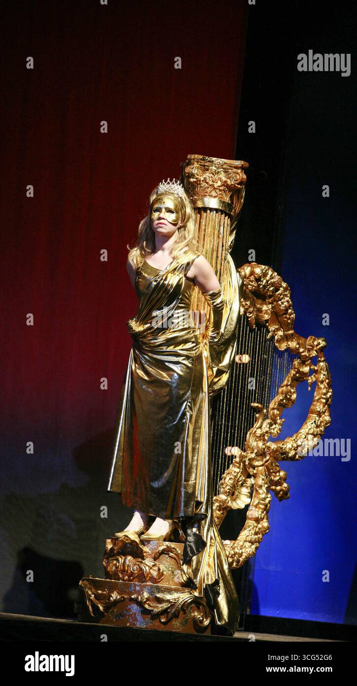 Jack and the beanstalk gold hi-res stock photography and images - Alamy