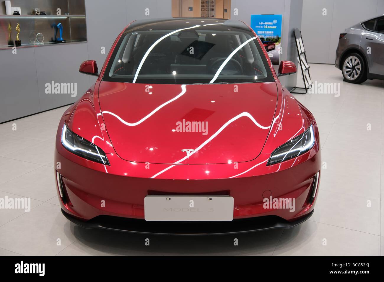 2025 tesla model 3 hi-res stock photography and images - Alamy