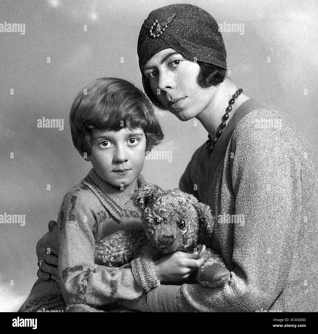 Winnie the pooh a a milne 1926 hi-res stock photography and images - Alamy