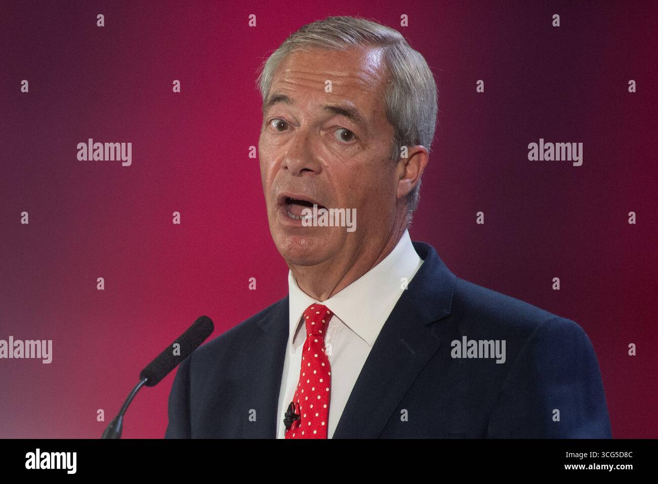 Oxford, UK. 26 Aug 2025. Reform UK Party Leader Nigel Farage speaks at ...