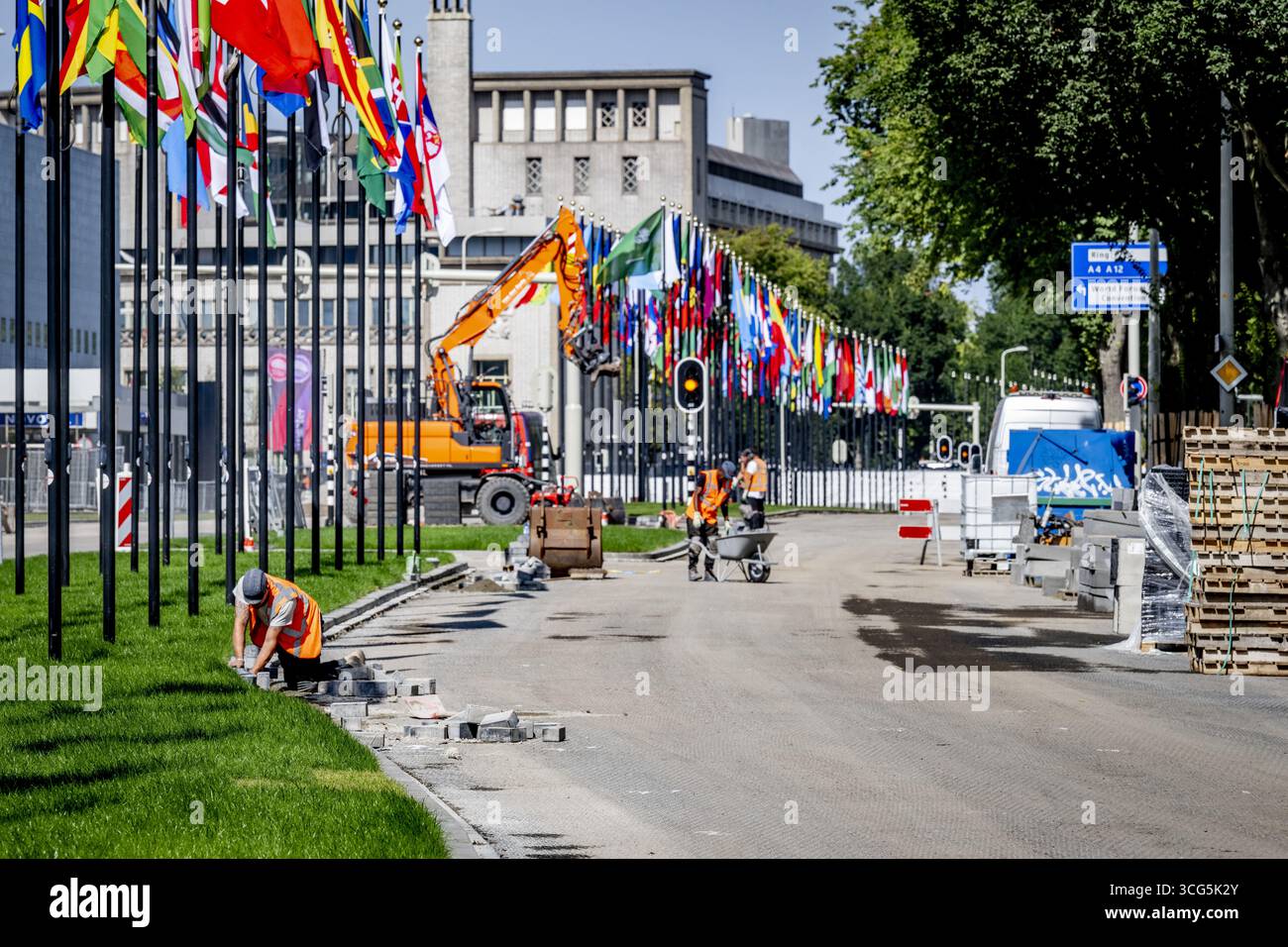 THE HAGUE - Work on the Johan de Witlaan in The Hague ANP /HOLLANDSE ...