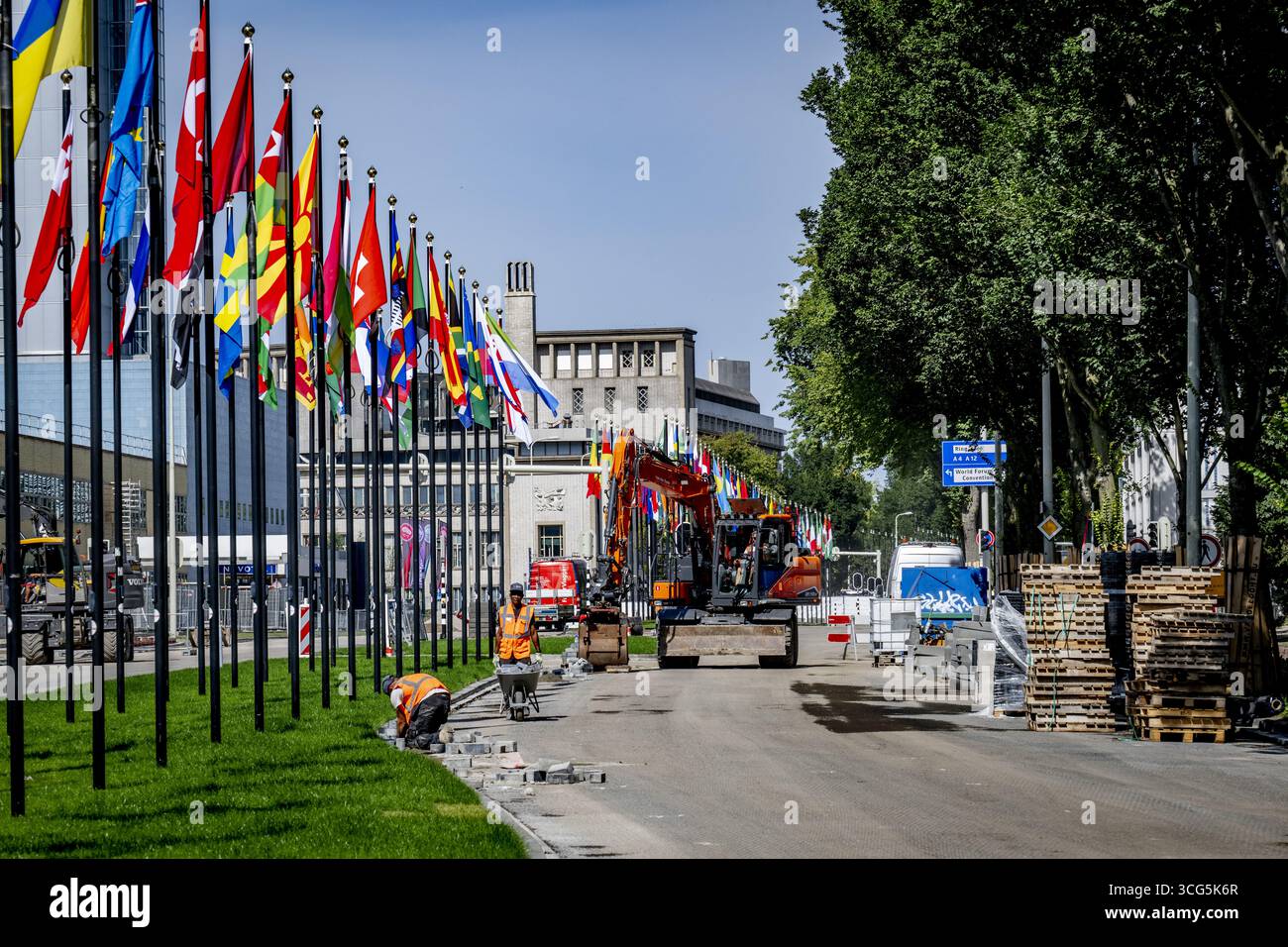 THE HAGUE - Work on the Johan de Witlaan in The Hague ANP /HOLLANDSE ...