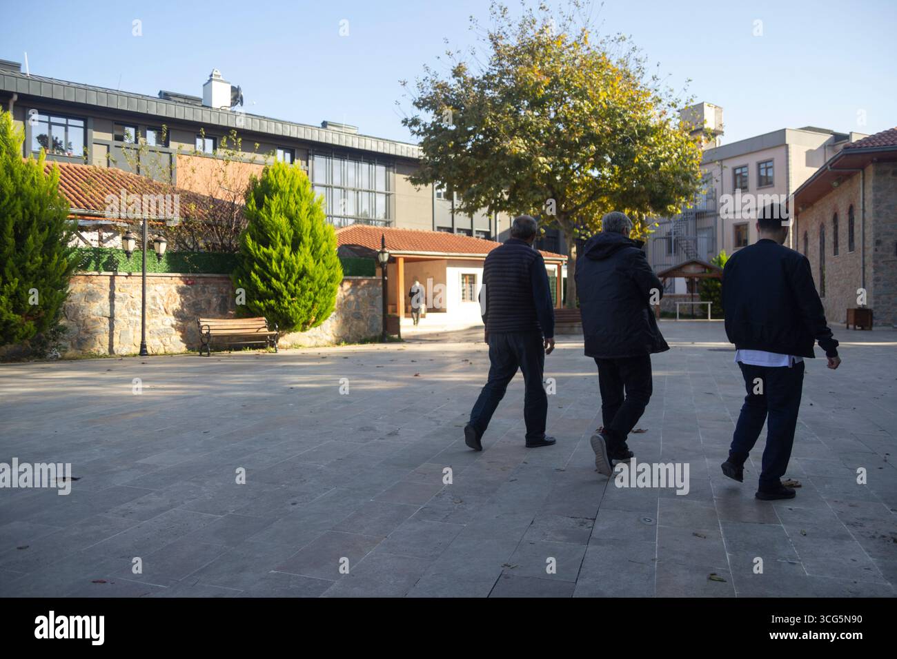 Men in black jackets hi-res stock photography and images - Alamy