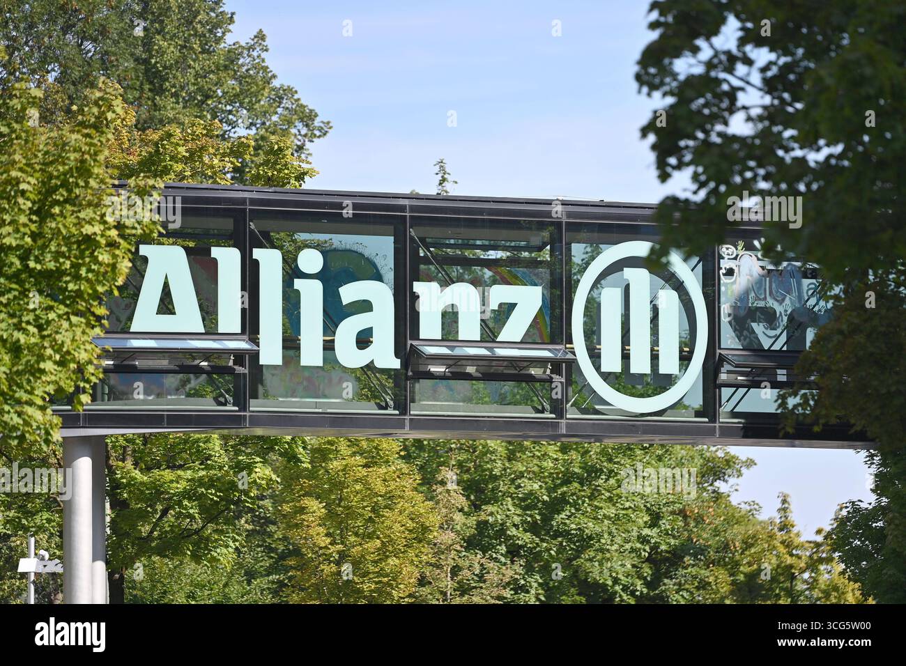 Firmenlogo der ALLIANZ am Sitz in Unterfoehring. Allianz Logo,Schriftzug ALLIANZ SE. *** ALLIANZ ...