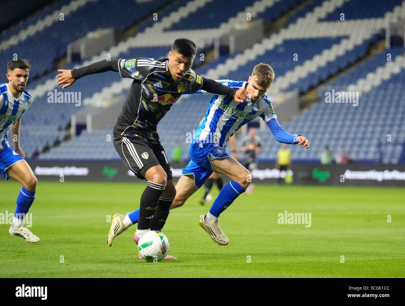 Leeds United's Joel Piroe (left) and Sheffield Wednesday's Reece ...