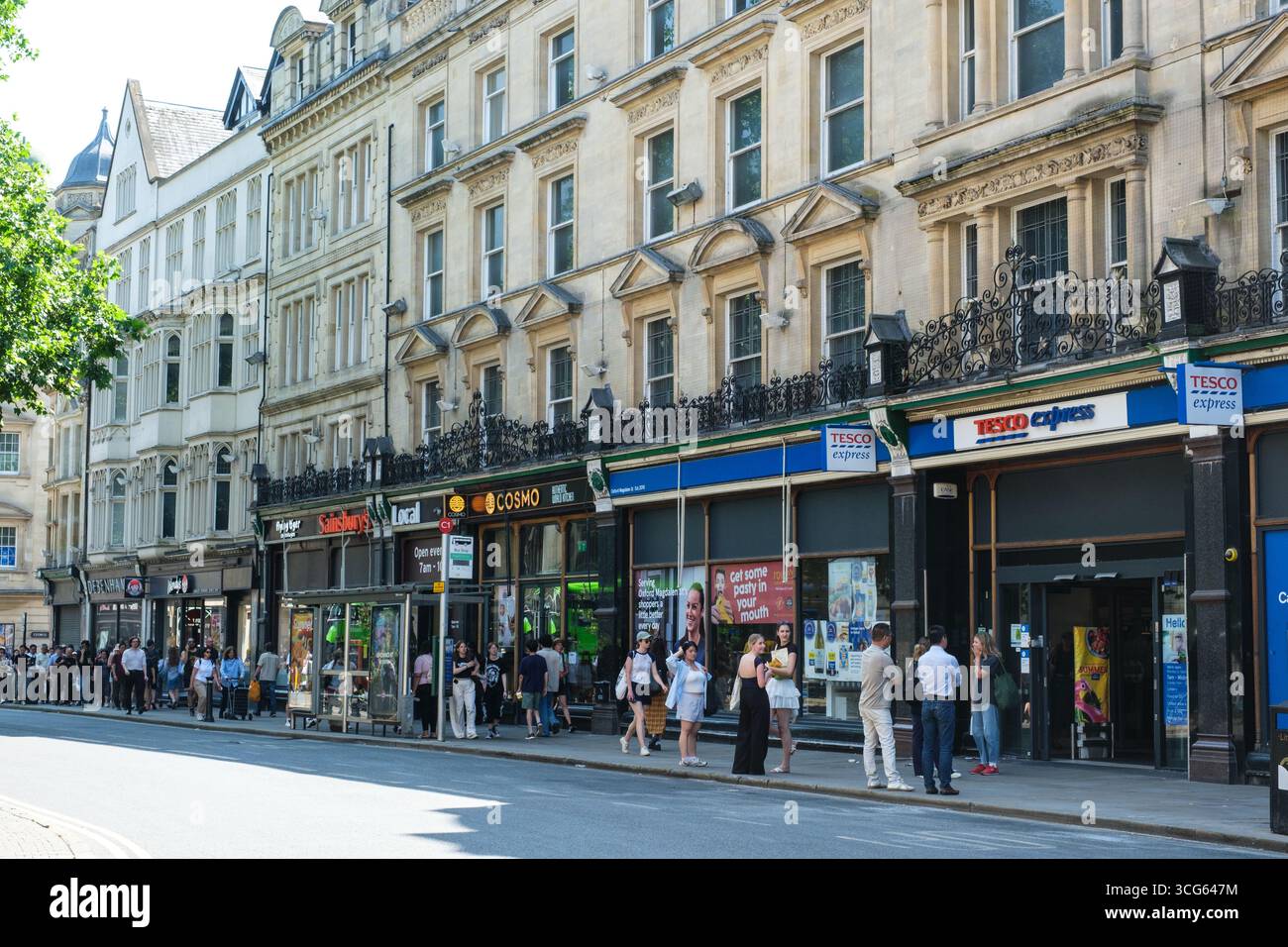 Oxford, England, U.K. Magdalen Street Street Scene Stock Photo - Alamy