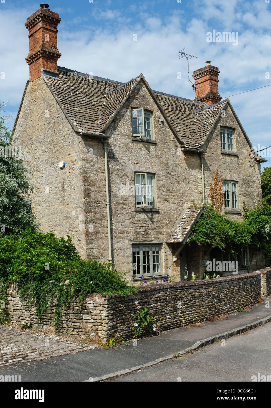 Cotswolds stone architecture hi-res stock photography and images - Alamy