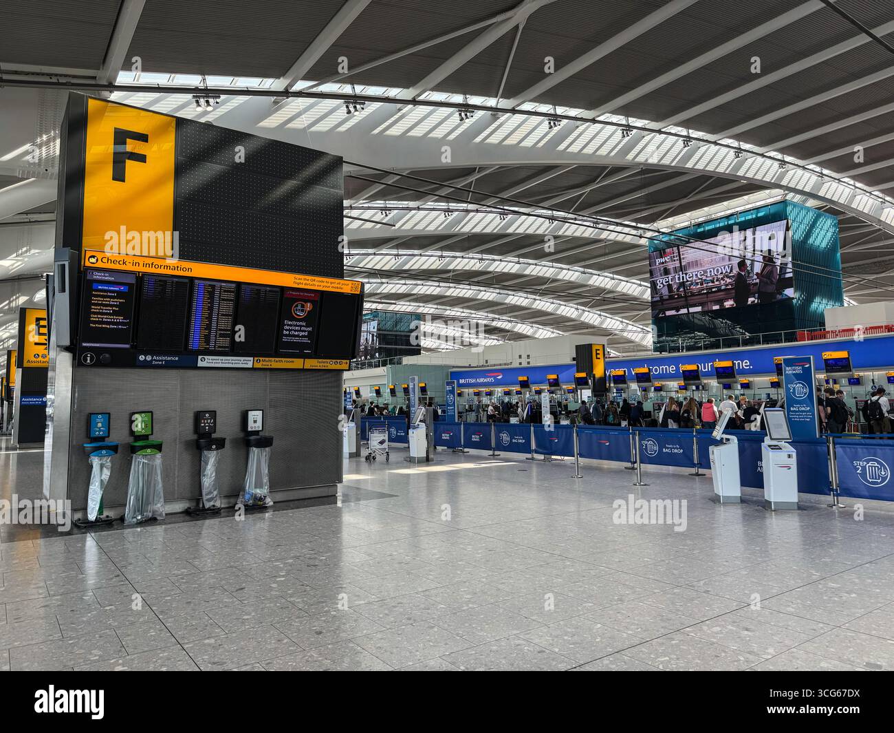 London, Heathrow Airport Terminal, Departure Hall, Terminal 5 Stock ...