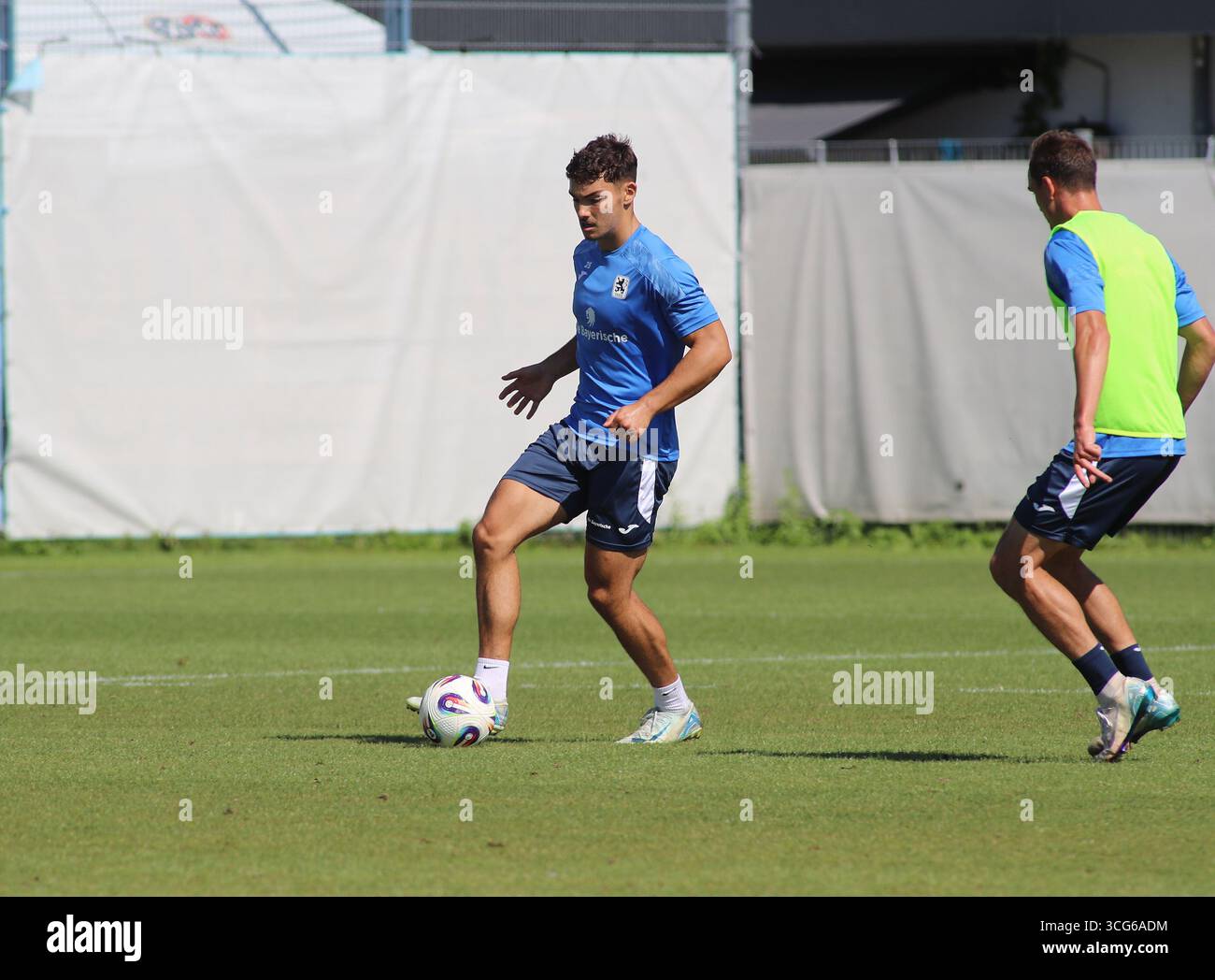 Sean dulic tsv 1860 munchen mit ball hi-res stock photography and ...