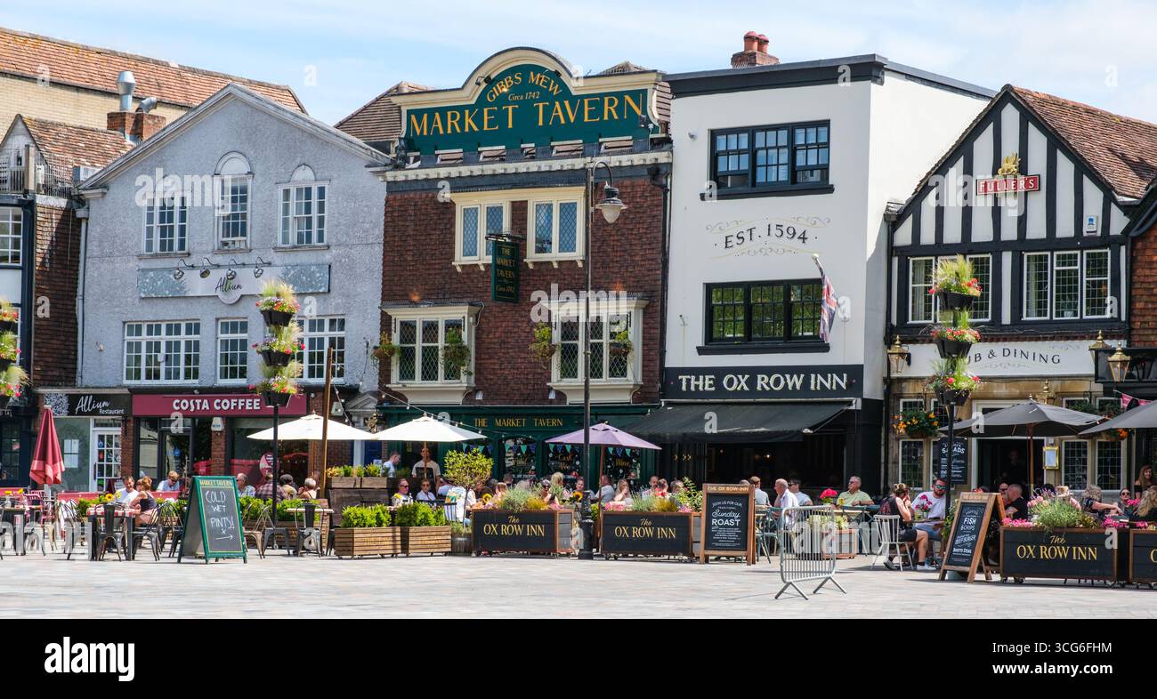 Salisbury, England, U.K. Outdoor Diners in the Town Marketplace Stock ...