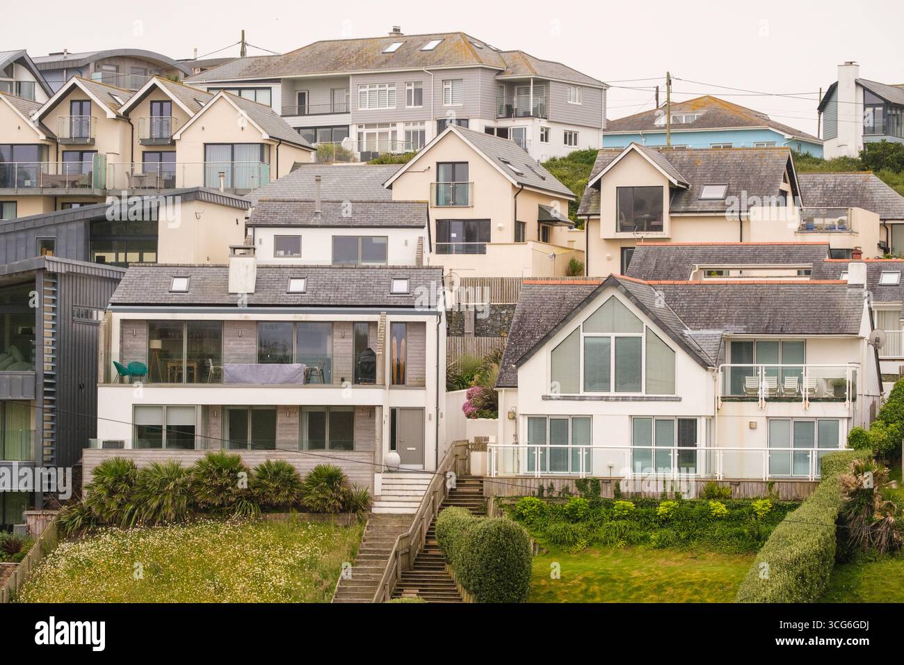 Modern architecture of houses hi-res stock photography and images - Alamy
