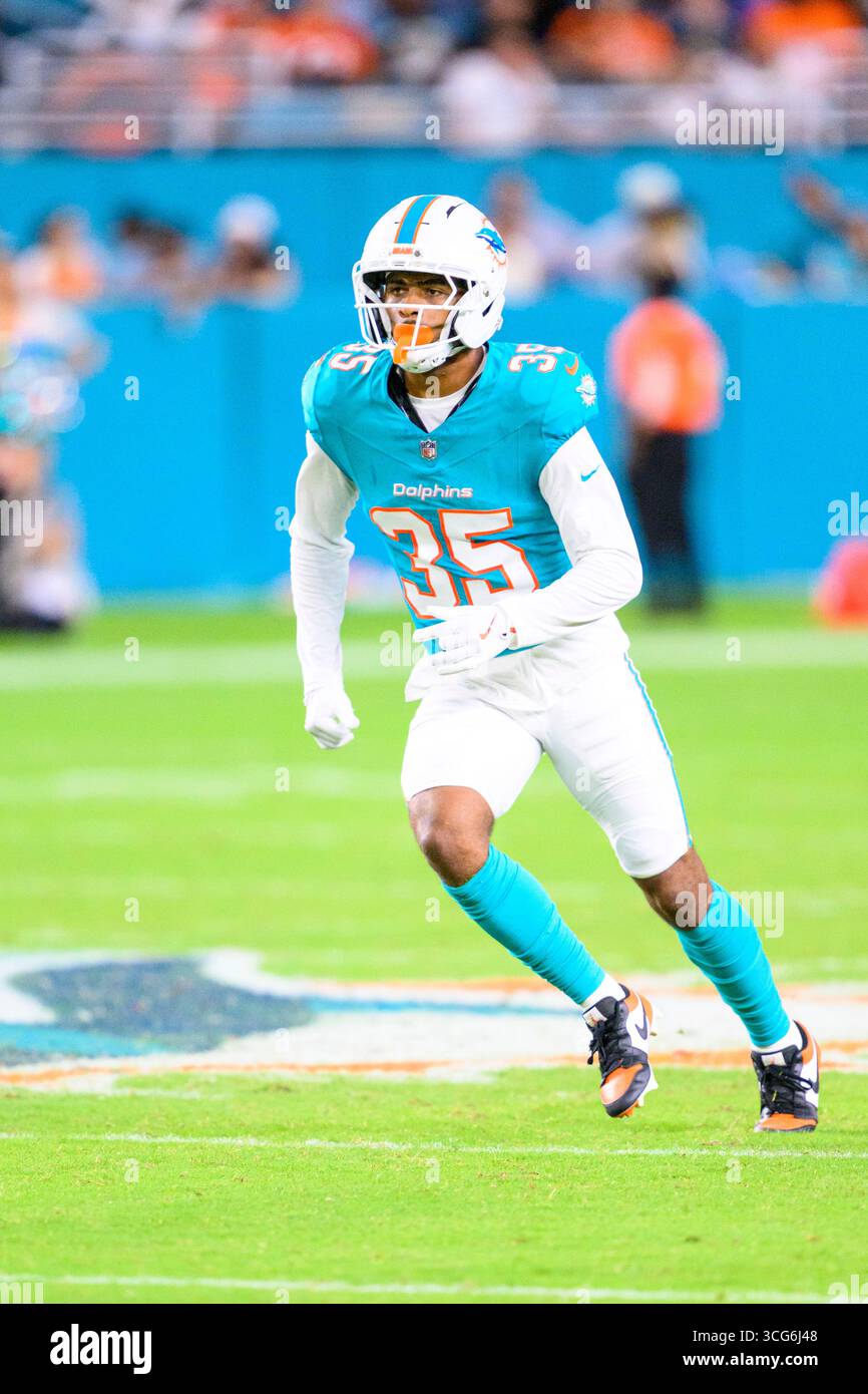 Miami Dolphins safety John Saunders Jr. (35) runs during an NFL ...