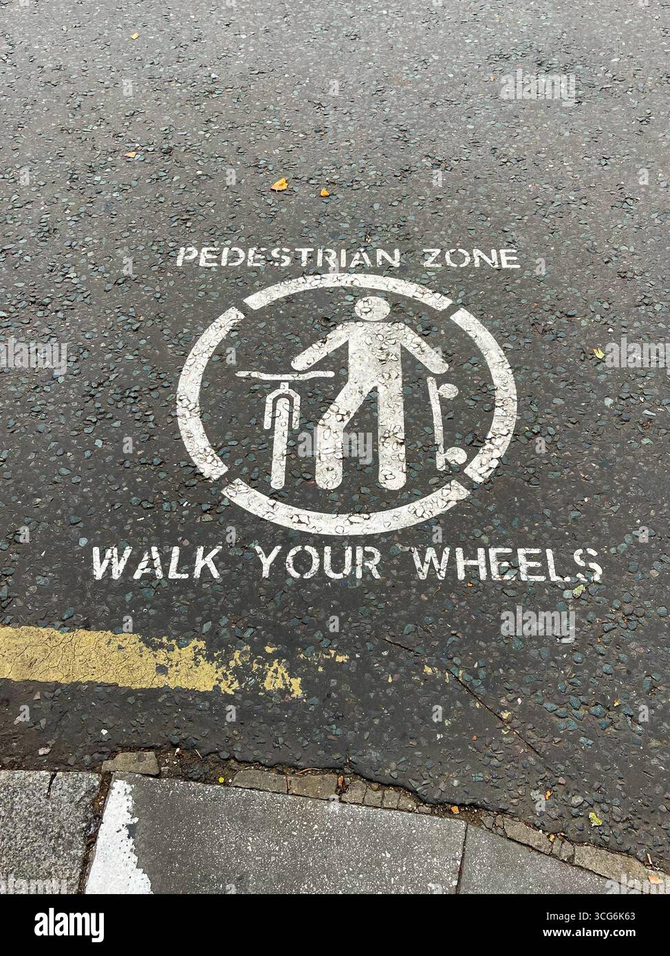 Mobility signage stock hi-res stock photography and images - Alamy