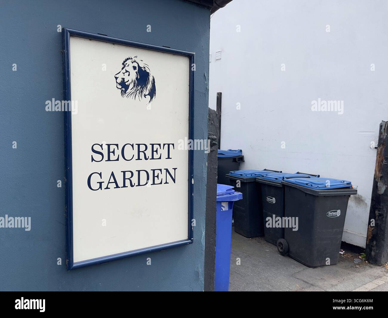 Paradoxical signage hi-res stock photography and images - Alamy