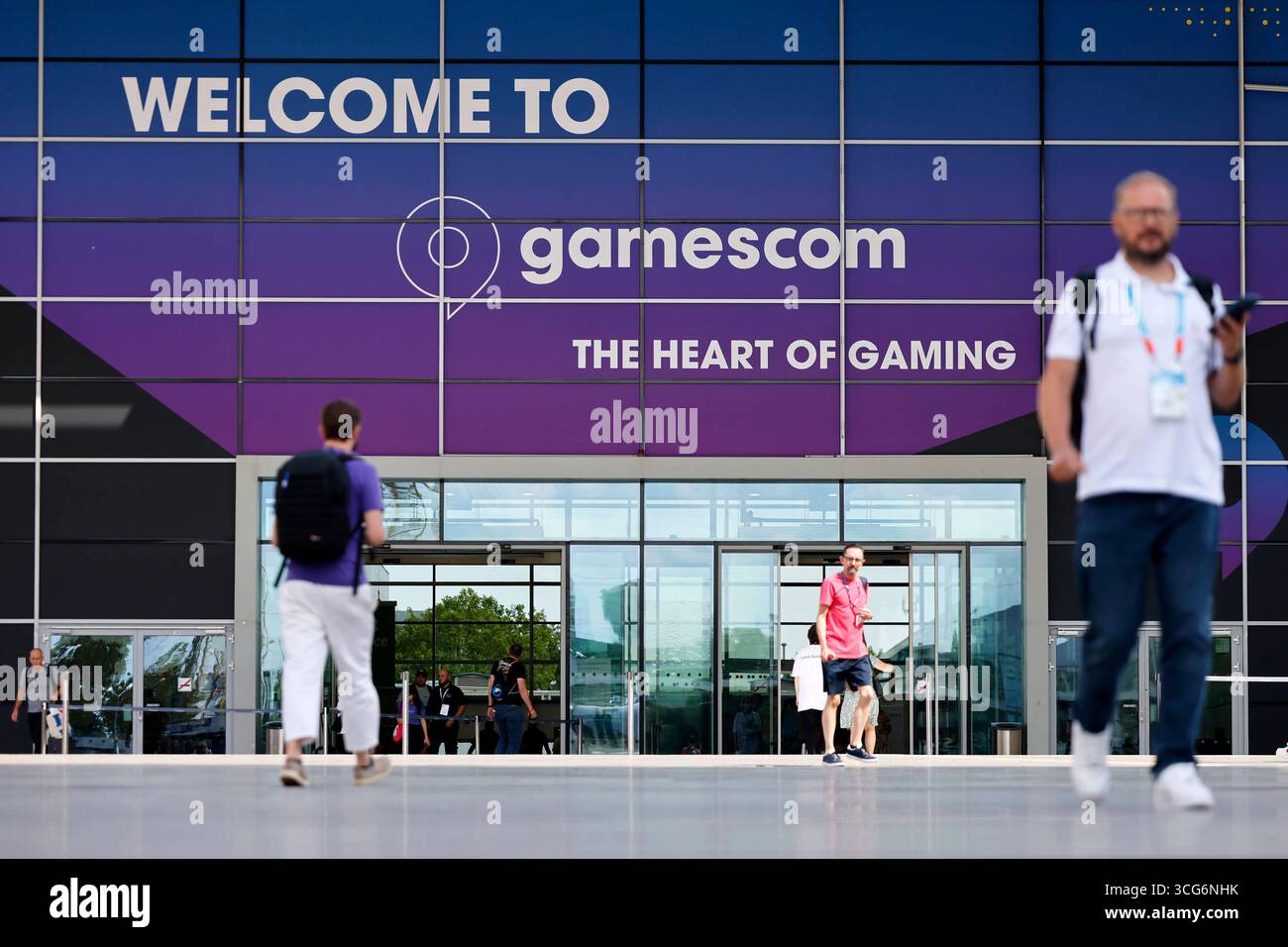 Das Logo der Gamescom 25 zu sehen auf der weltgrößten ...