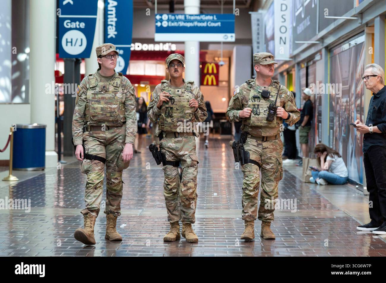 Members of the Louisiana National Guard patrol at Union Station ...
