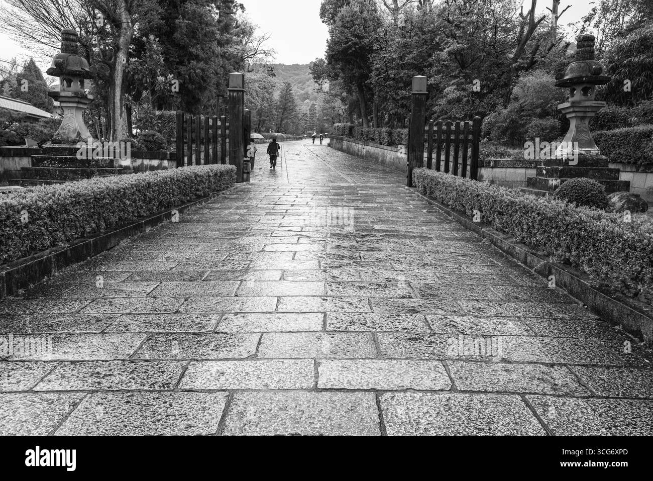 Wet stone walkway leading uphill to Higashi Otani Sando, Gionmachi ...