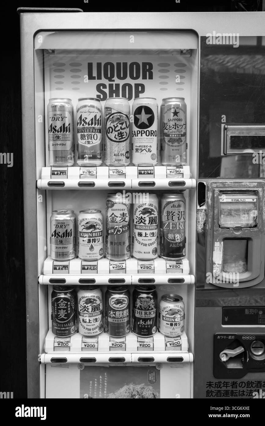 Japan vending machine Black and White Stock Photos & Images - Alamy