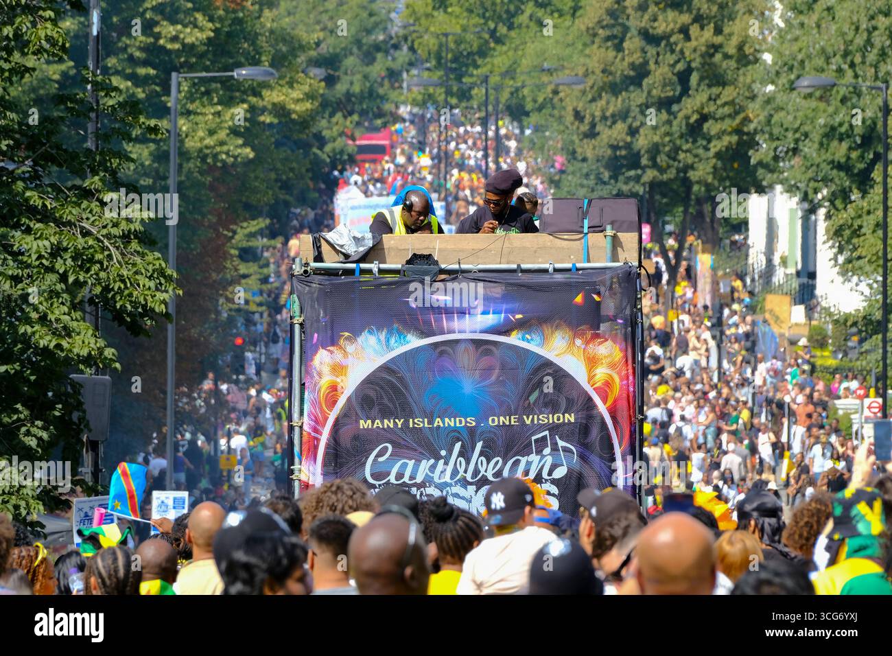 Revellers fill Ladbroke Grove as Carnival gets underway and crowds join ...