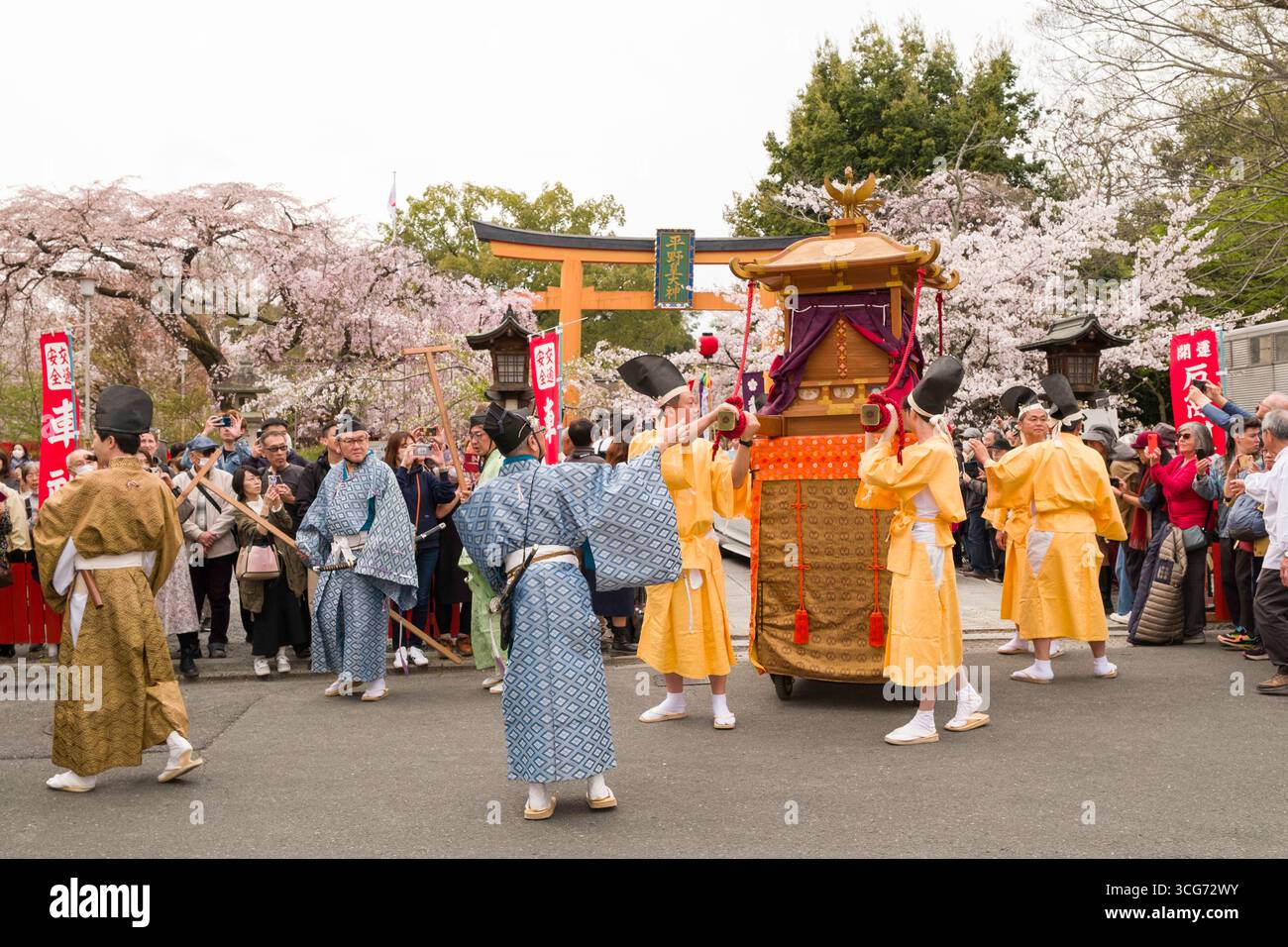 Men dressed in traditional Shinto attire rolling the Mikoshi sacred ...