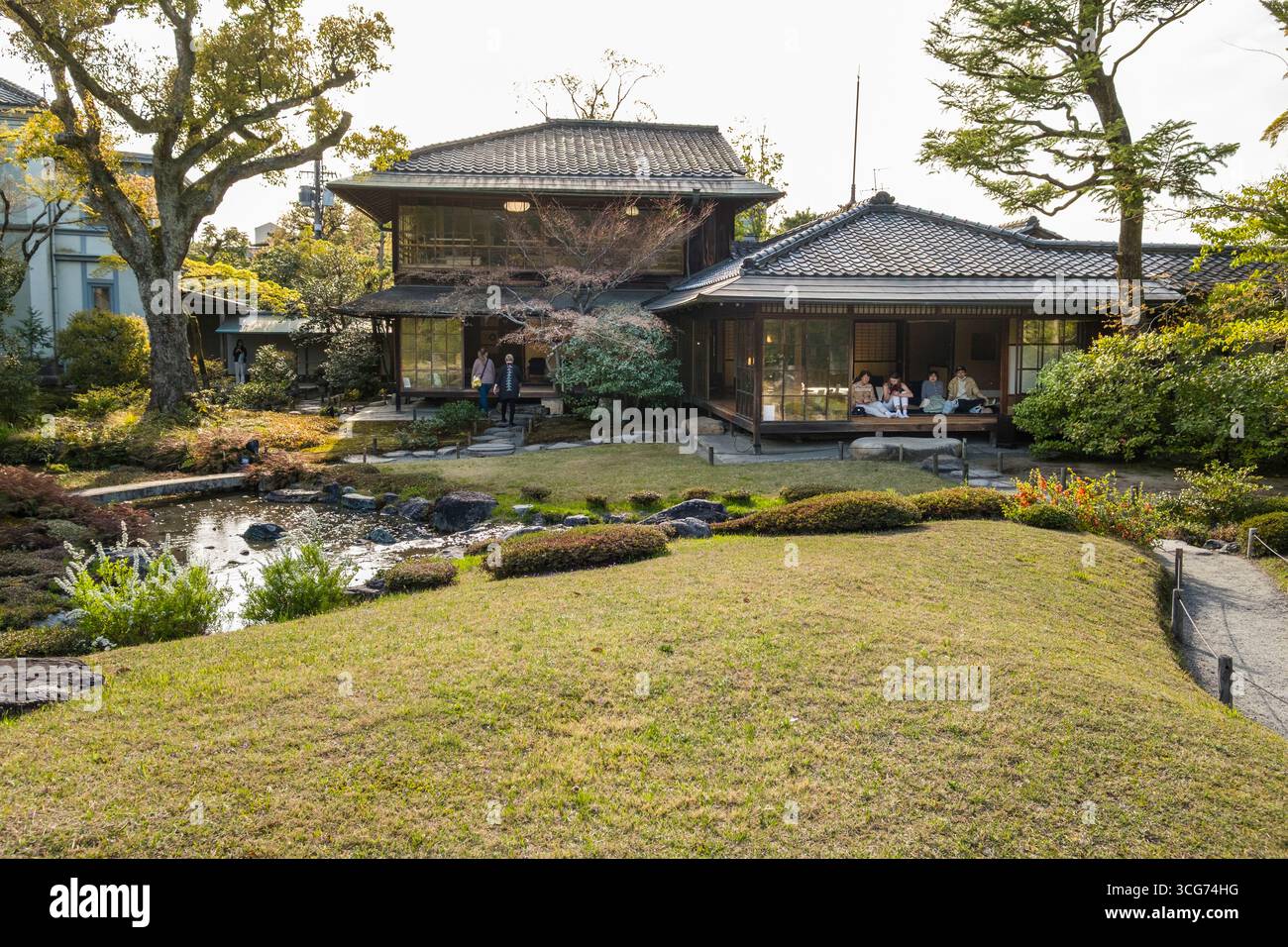 Tourist sitting in villa at Murin-an Garden, Nanzenji Kusakawacho ...