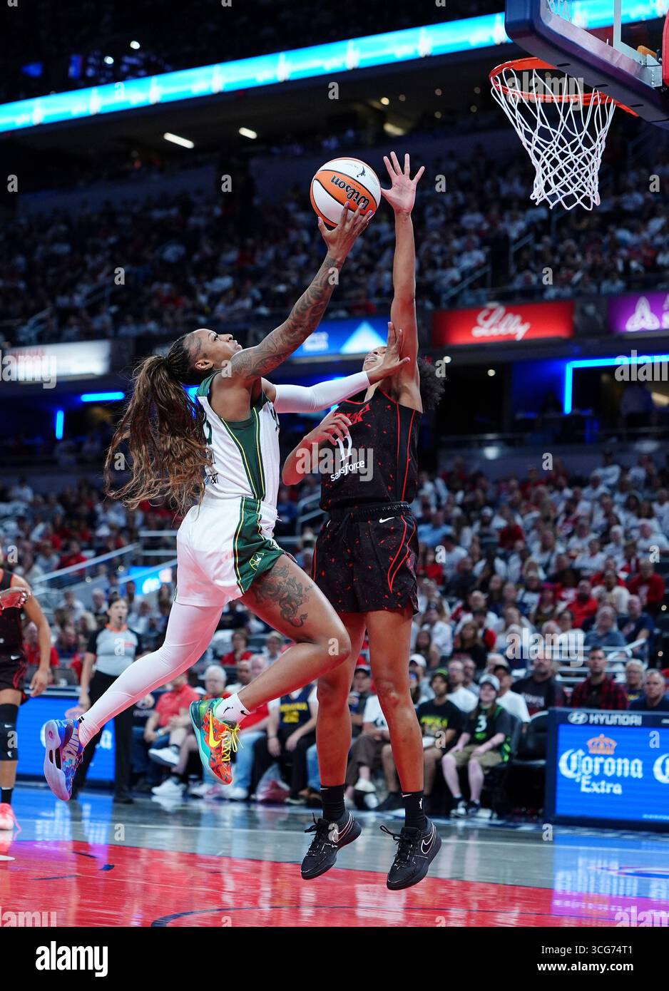 INDIANAPOLIS, IN - AUGUST 26: Seattle Storm guard Tiffany Mitchell (25 ...