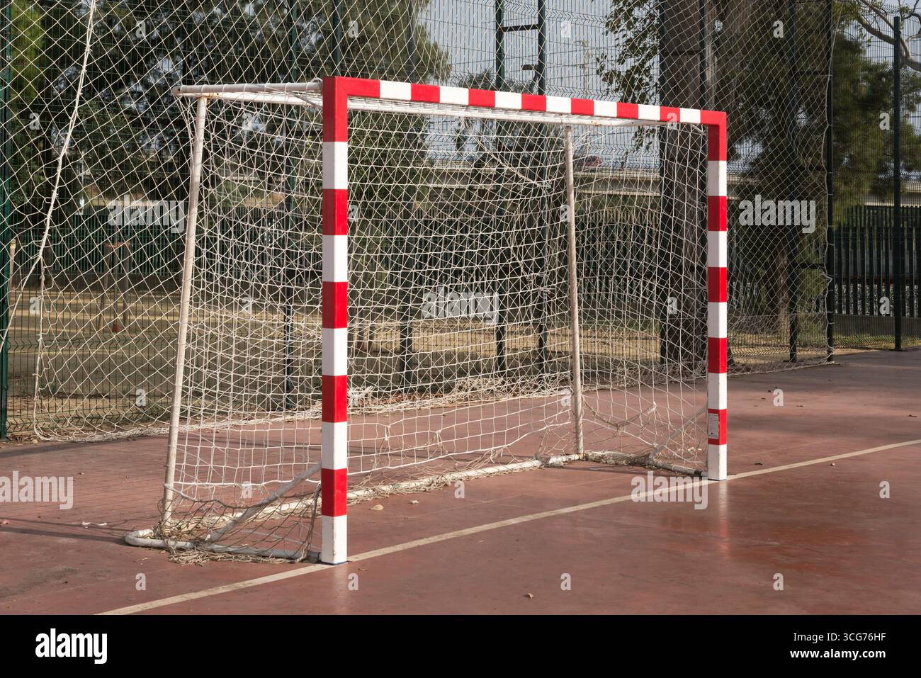 Estructura metalica en arco hi-res stock photography and images - Alamy
