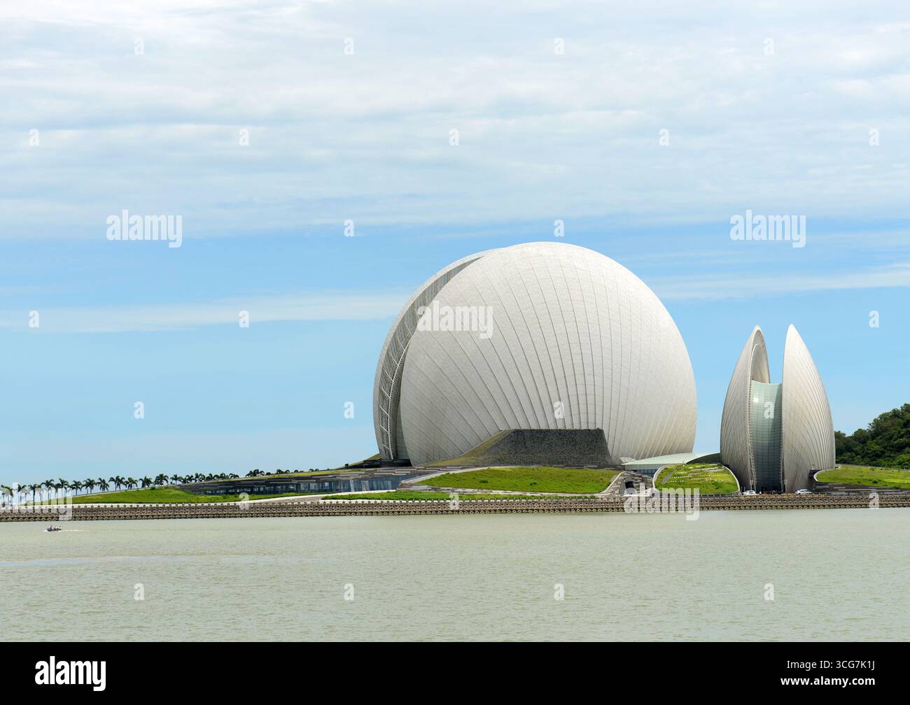 The Opera House on Yeli Island in Zhuhai, China Stock Photo - Alamy