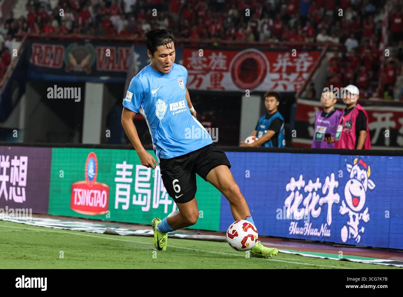 Henan Jiuzu Dukang Football Club defeated Dalian Yingbo Football Club ...