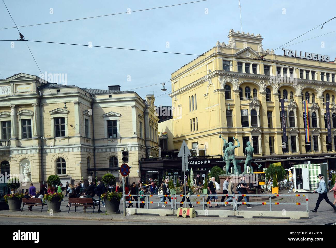 The Old Student House and the Tallberg building on Aleksanterinkatu ...