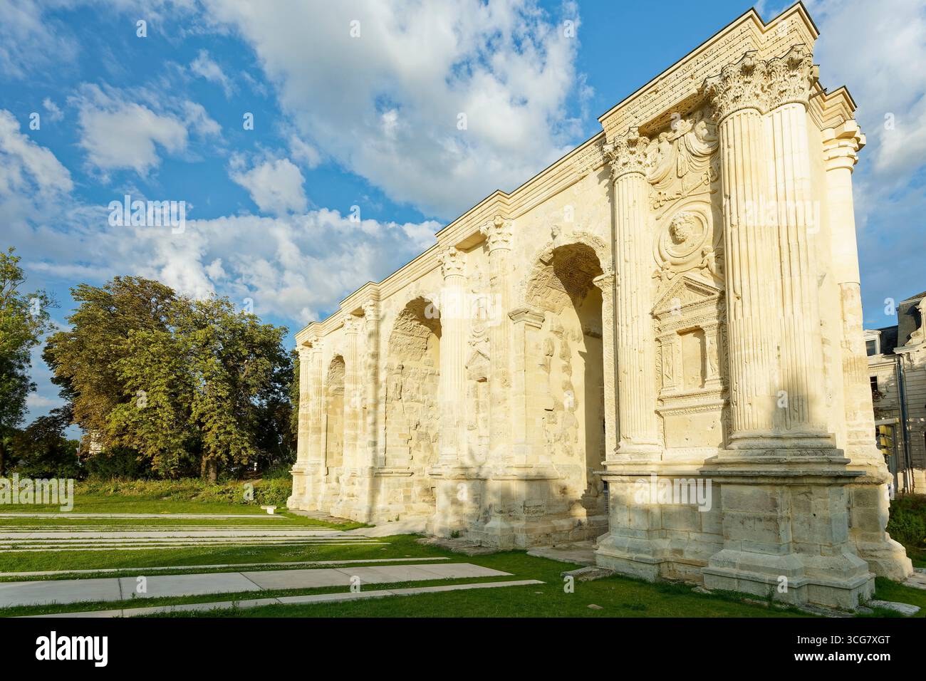 Ancient durocortorum gateway hi-res stock photography and images - Alamy