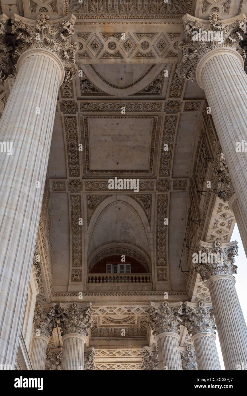 Facade paris pantheon columns bas hi-res stock photography and images ...