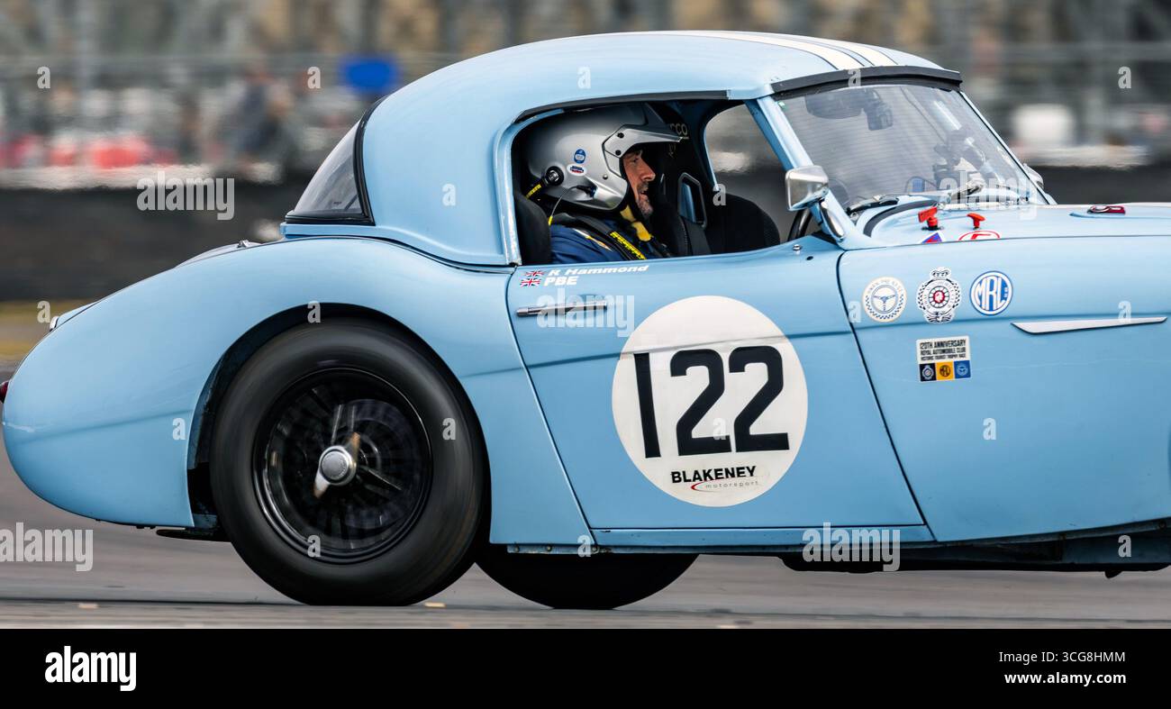 Richard Hammond racing a 1961 Austin-Healey 3000 durinng The ...